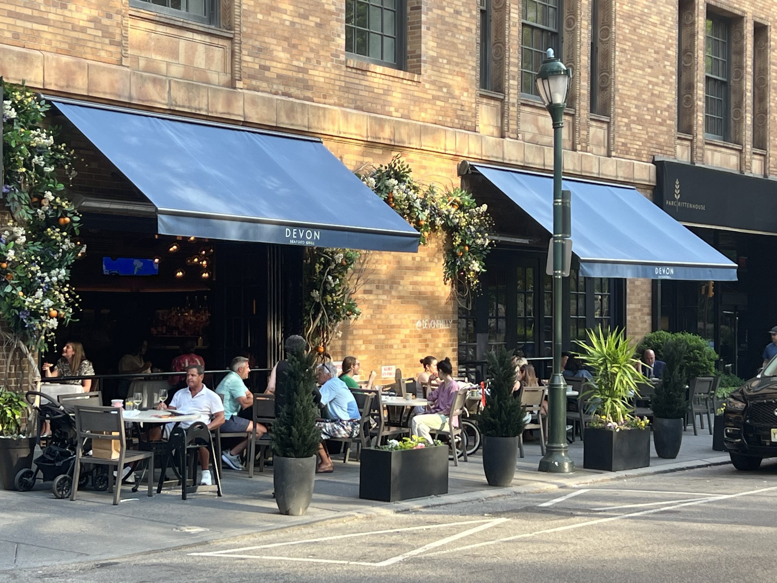 Know Your Neighbors: Why Devon Seafood Grill Continues To Be A ...